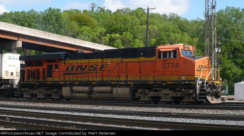 BNSF 5774